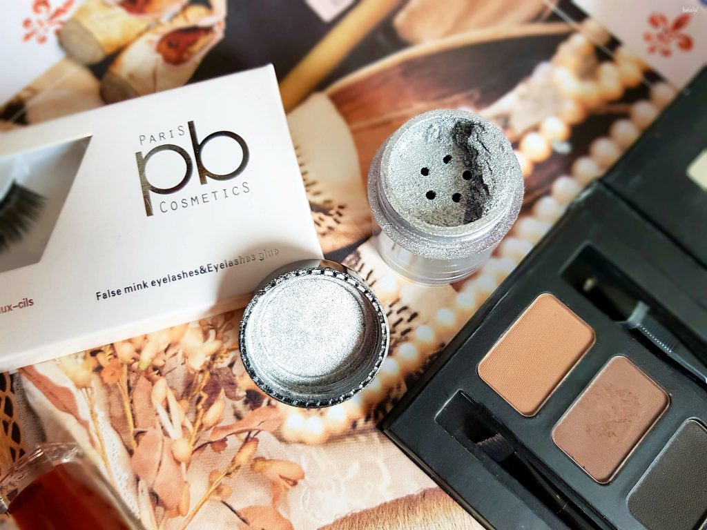 Présentation de produits de make-up Pb Cosmetics