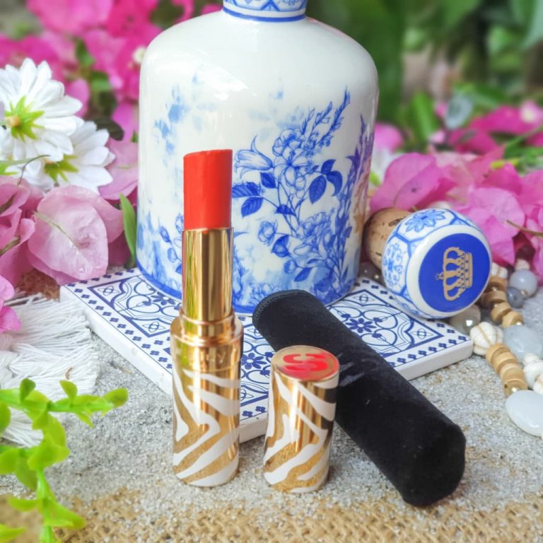 Le joli rouge à lèvres brillant Sisley Phyto Rouge Shine Sheer Coral