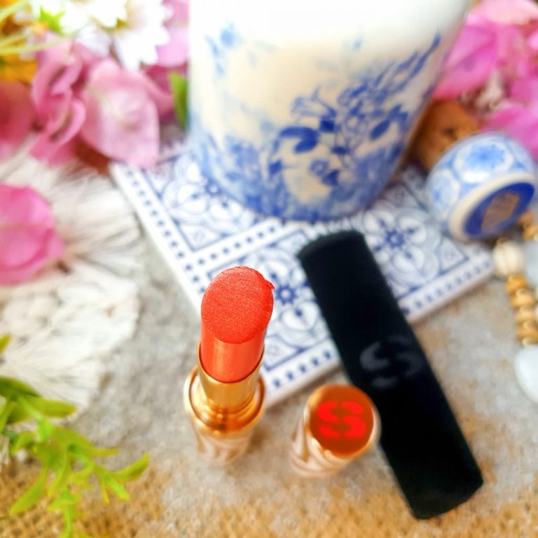 Le joli rouge à lèvres brillant Sisley Phyto Rouge Shine Sheer Coral