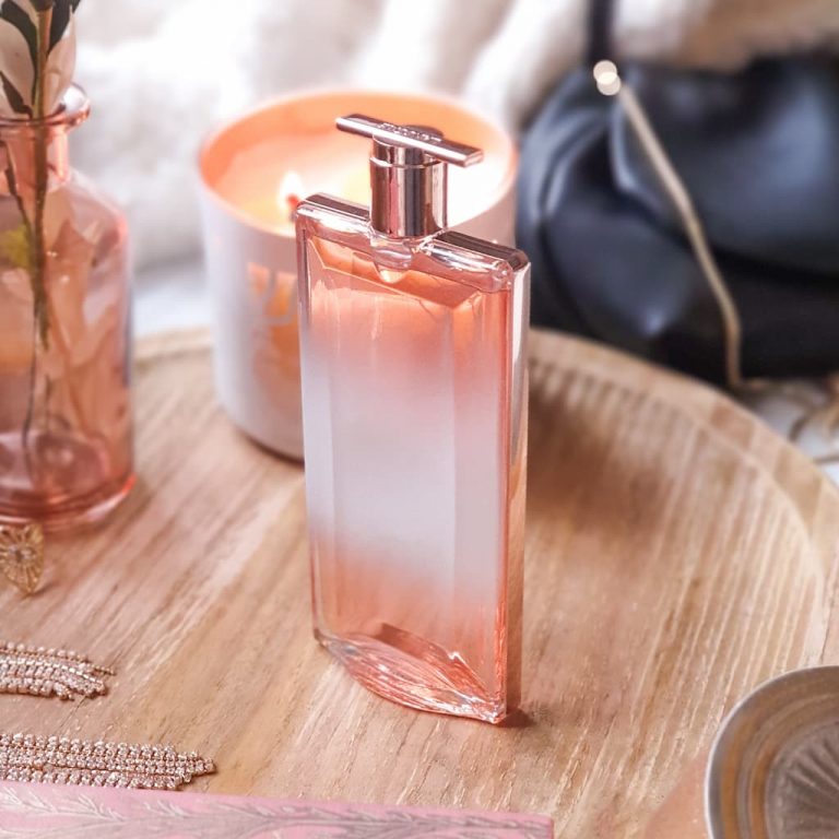 L'Eau de Parfum Idôle Aura Lancôme et ses notes de rose et de sel