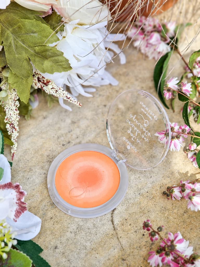 La collection got a crush on apricots Essence Cosmetics